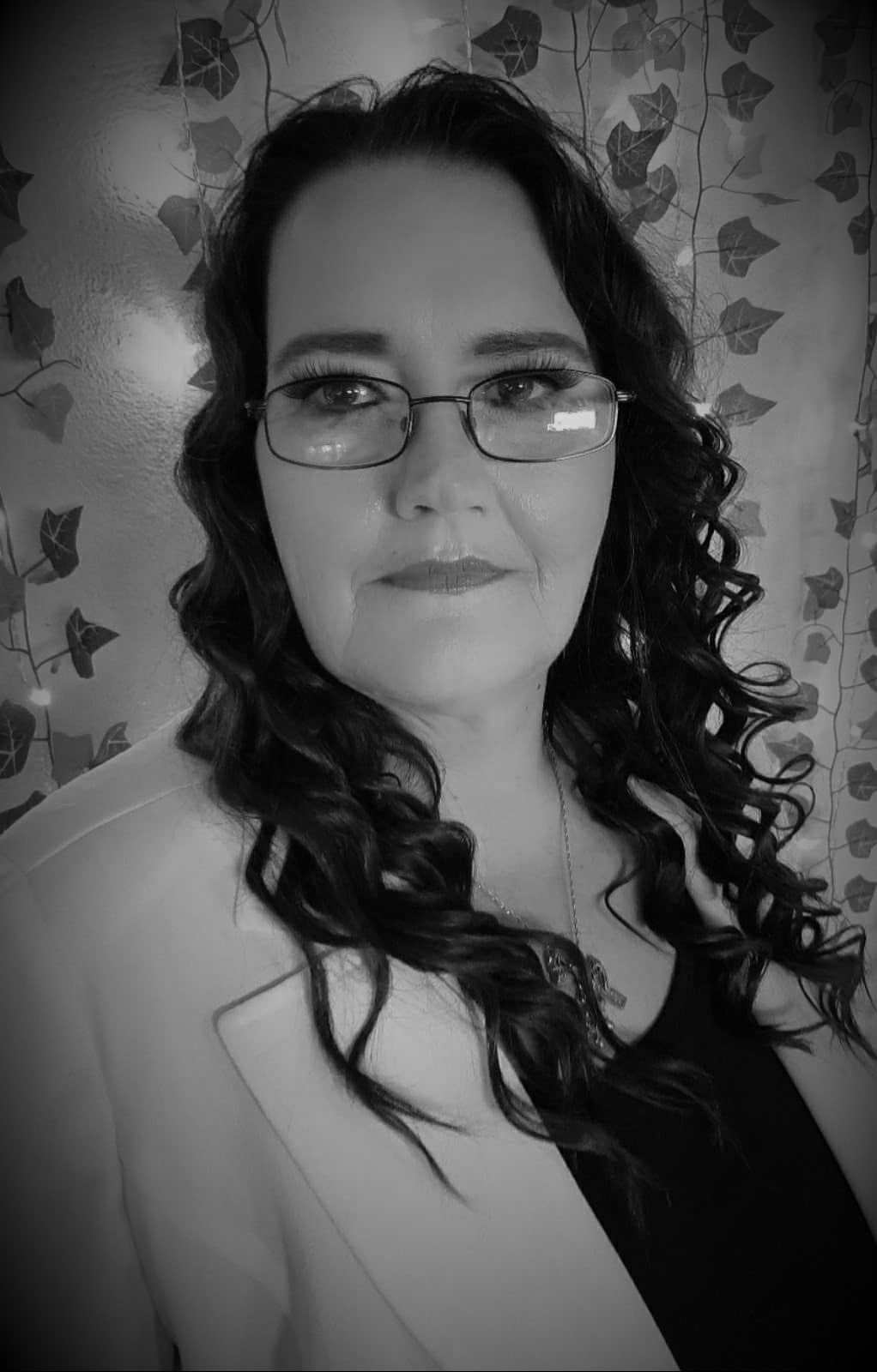 BIO – Author Dee Carver